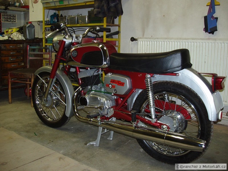Kdo na ní začínal? Pokec o ČZ 175/477, ČZ 250/471 :: Motorkářské fórum ...